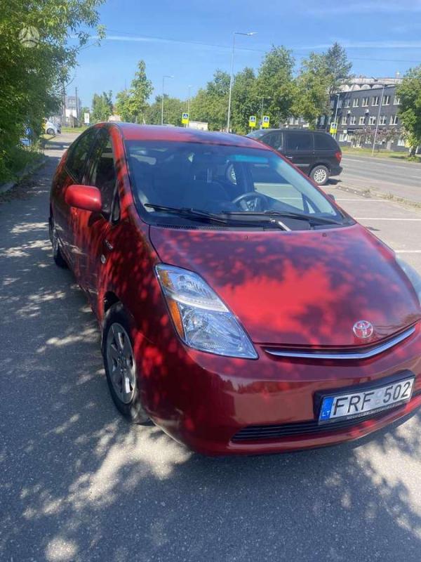 Red Toyota Prius 2008 in Panevezys, with an engine capacity of 1.50 L and mileage of 214 thousand km for 4200 €, photo 2 on AUTOMOTO.COM.LV
