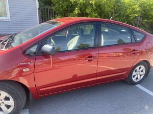 Red Toyota Prius 2008 in Panevezys, with an engine capacity of 1.50 L and mileage of 214 thousand km for 4200 €, photo 5 on AUTOMOTO.COM.LV