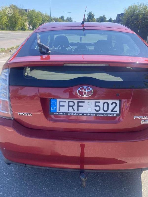 Red Toyota Prius 2008 in Panevezys, with an engine capacity of 1.50 L and mileage of 214 thousand km for 4200 €, photo 6 on AUTOMOTO.COM.LV