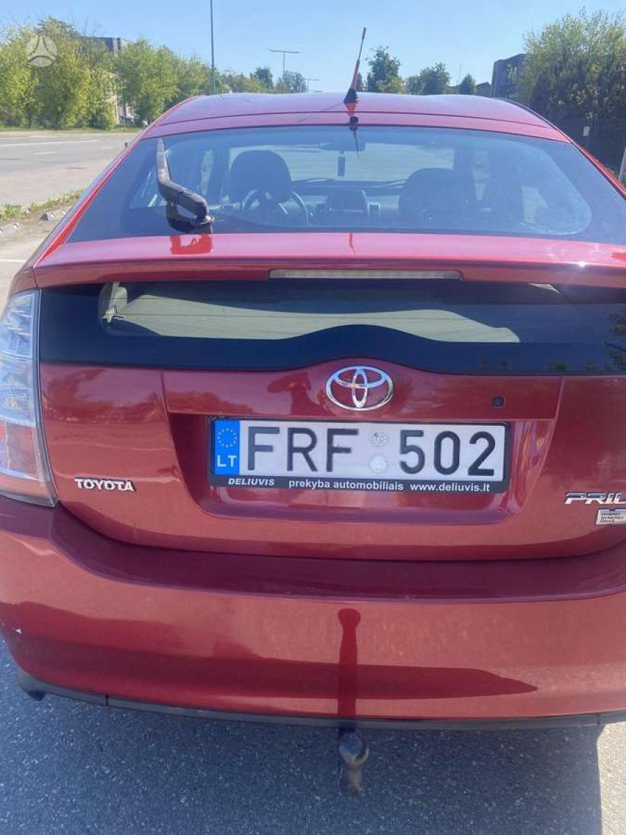 Red Toyota Prius 2008 in Panevezys, with an engine capacity of 1.50 L and mileage of 214 thousand km for 4200 €, photo 7 on AUTOMOTO.COM.LV