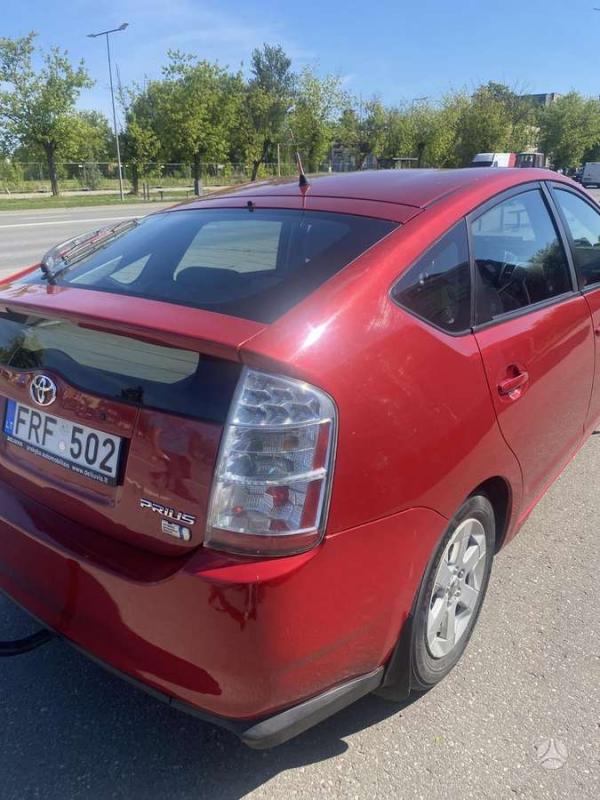 Red Toyota Prius 2008 in Panevezys, with an engine capacity of 1.50 L and mileage of 214 thousand km for 4200 €, photo 7 on AUTOMOTO.COM.LV