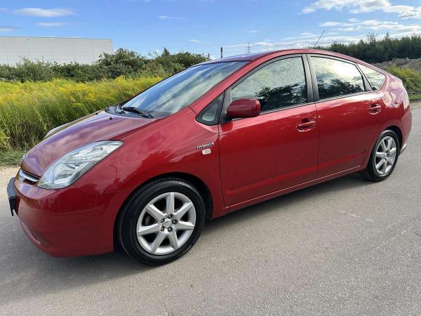 Sarkans Toyota Prius 2008 Kauņa, ar dzinēja tilpumu 1.50 L un nobraukumu 295 tūkst. km par 5400 €, foto 3 vietnē AUTOMOTO.COM.LV