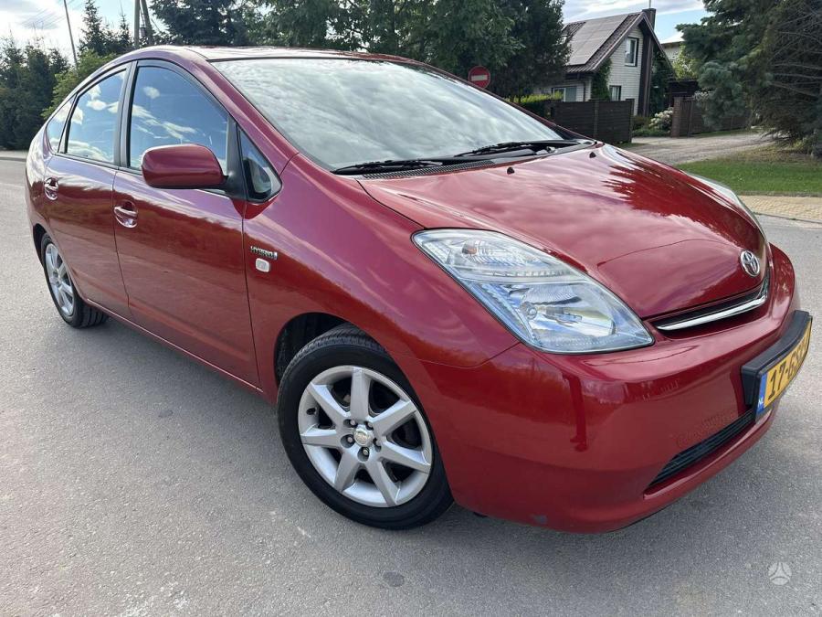 Red Toyota Prius 2008 in Kaunas, with an engine capacity of 1.50 L and mileage of 295 thousand km for 5400 €, photo 14 on AUTOMOTO.COM.LV