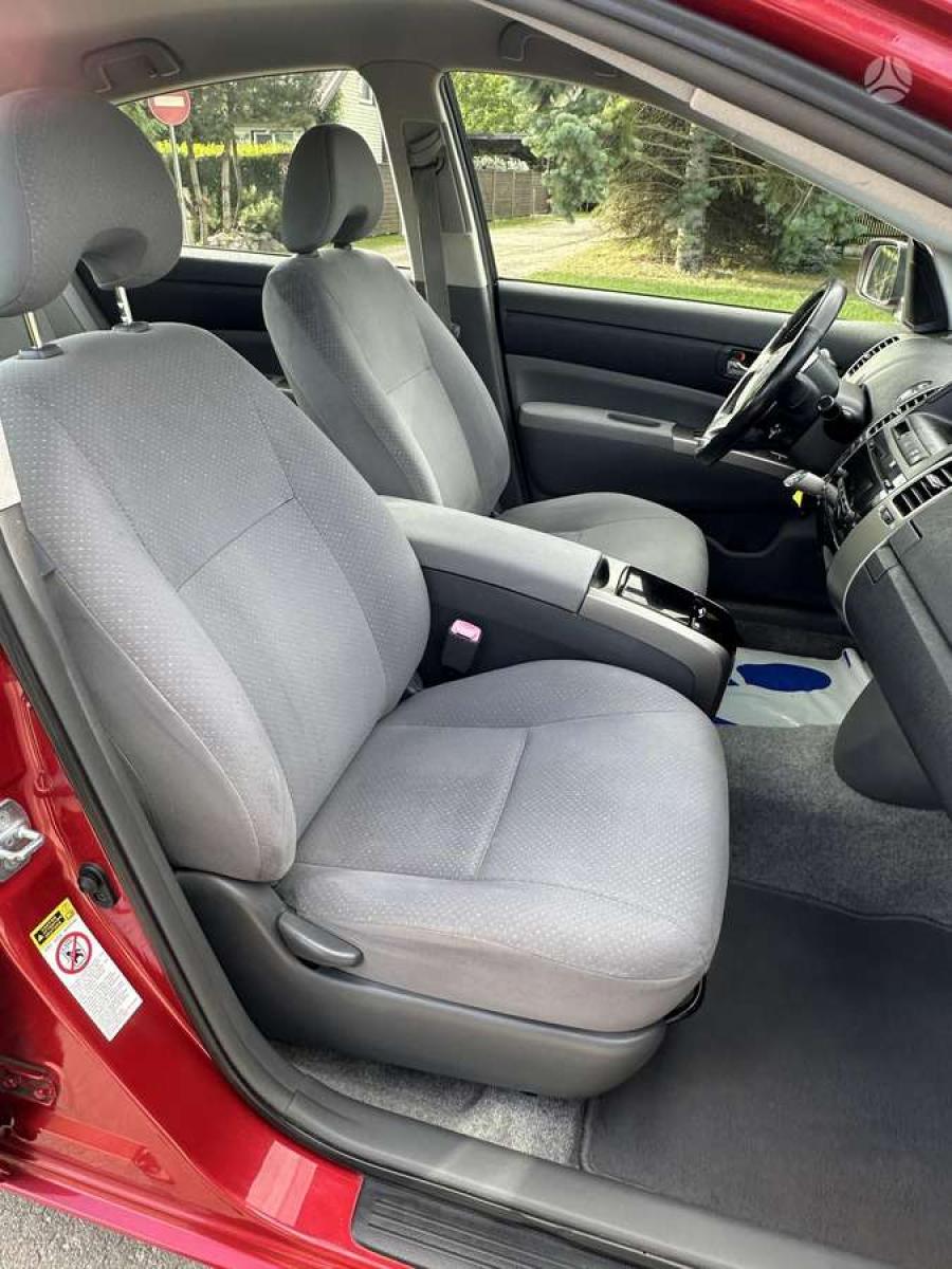 Red Toyota Prius 2008 in Kaunas, with an engine capacity of 1.50 L and mileage of 295 thousand km for 5400 €, photo 15 on AUTOMOTO.COM.LV