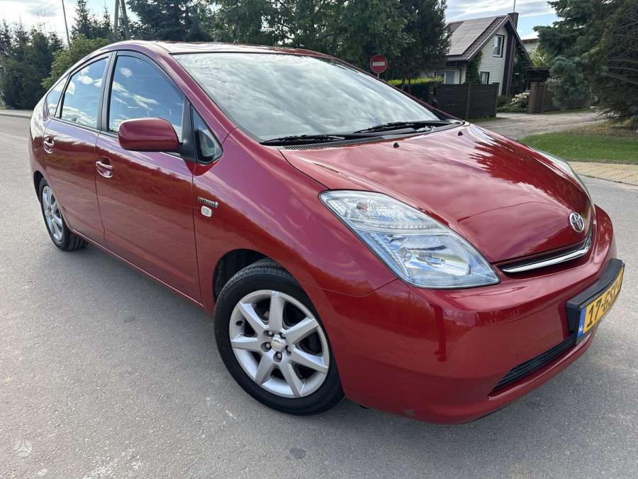 Red Toyota Prius 2008 in Kaunas, with an engine capacity of 1.50 L and mileage of 295 thousand km for 5400 €, photo 17 on AUTOMOTO.COM.LV