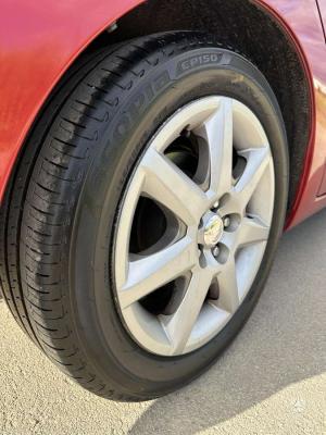 Red Toyota Prius 2008 in Kaunas, with an engine capacity of 1.50 L and mileage of 295 thousand km for 5400 €, photo 20 on AUTOMOTO.COM.LV