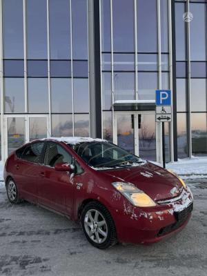 Red Toyota Prius 2009 in Vilnius, with an engine capacity of 1.50 L and mileage of 320 thousand km for 4100 €, photo  on AUTOMOTO.COM.LV