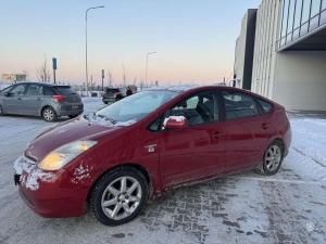 Red Toyota Prius 2009 in Vilnius, with an engine capacity of 1.50 L and mileage of 320 thousand km for 4100 €, photo 7 on AUTOMOTO.COM.LV