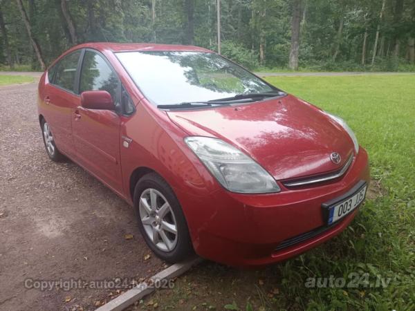Red Toyota Prius 2009 in Karksi-Nuia, with an engine capacity of 1.50 L and mileage of 261 thousand km for 4600 €, photo 5 on AUTOMOTO.COM.LV