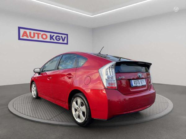 Red Toyota Prius 2010 in Vilnius, with an engine capacity of 1.80 L and mileage of 254 thousand km for 5999 €, photo 3 on AUTOMOTO.COM.LV