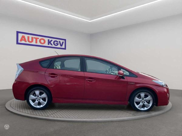 Red Toyota Prius 2010 in Vilnius, with an engine capacity of 1.80 L and mileage of 254 thousand km for 5999 €, photo 5 on AUTOMOTO.COM.LV