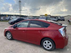 Red Toyota Prius 2010 in Vilnius, with an engine capacity of 1.80 L and mileage of 201 thousand km for 6800 €, photo 4 on AUTOMOTO.COM.LV