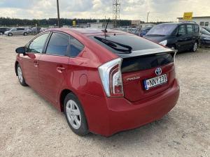 Red Toyota Prius 2010 in Vilnius, with an engine capacity of 1.80 L and mileage of 201 thousand km for 6800 €, photo 5 on AUTOMOTO.COM.LV