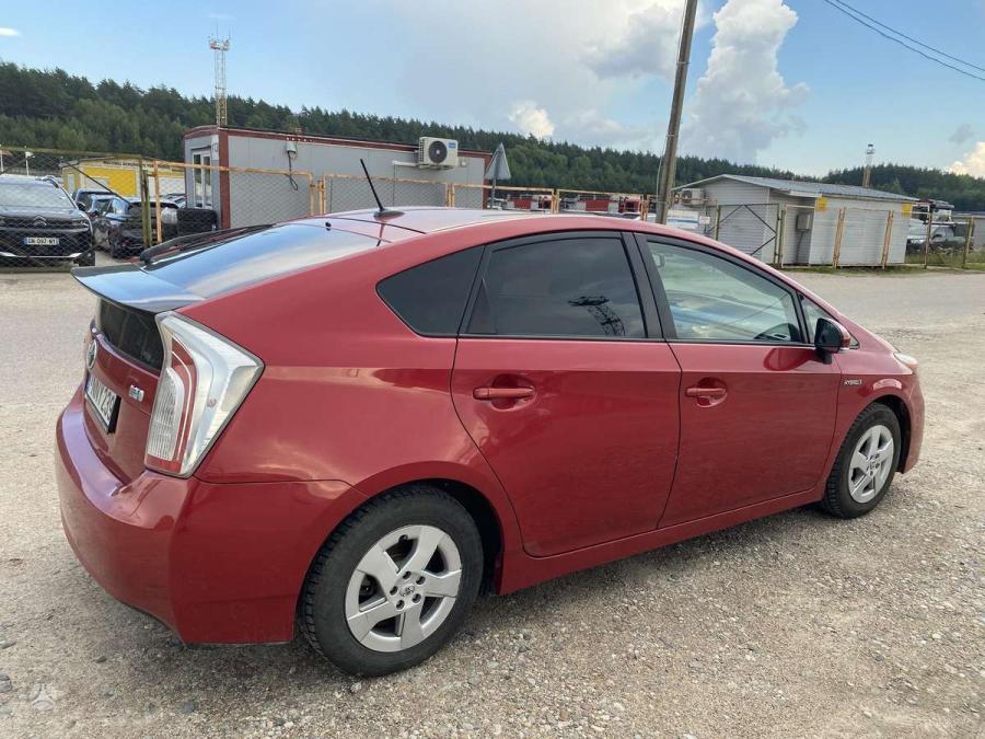 Red Toyota Prius 2010 in Vilnius, with an engine capacity of 1.80 L and mileage of 201 thousand km for 6800 €, photo 7 on AUTOMOTO.COM.LV
