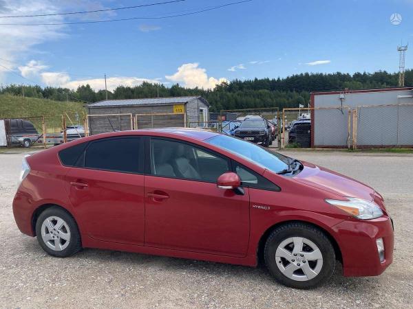 Red Toyota Prius 2010 in Vilnius, with an engine capacity of 1.80 L and mileage of 201 thousand km for 6800 €, photo 7 on AUTOMOTO.COM.LV