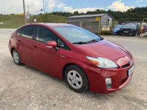 Red Toyota Prius 2010 in Vilnius, with an engine capacity of 1.80 L and mileage of 201 thousand km for 6800 €, photo 9 on AUTOMOTO.COM.LV