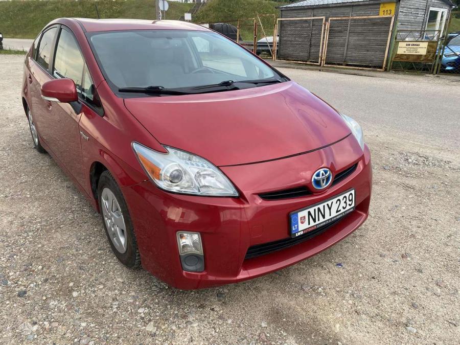 Red Toyota Prius 2010 in Vilnius, with an engine capacity of 1.80 L and mileage of 201 thousand km for 6800 €, photo 10 on AUTOMOTO.COM.LV