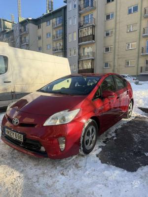 Red Toyota Prius 2012 in Vilnius, with an engine capacity of 1.80 L and mileage of 222 thousand km for 7500 €, photo 2 on AUTOMOTO.COM.LV