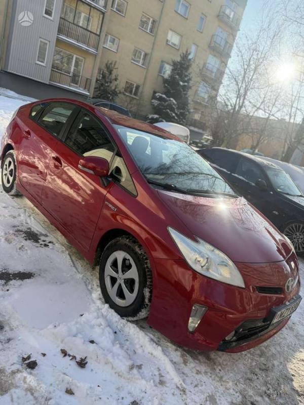 Sarkans Toyota Prius 2012 Viļņa, ar dzinēja tilpumu 1.80 L un nobraukumu 222 tūkst. km par 7500 €, foto 3 vietnē AUTOMOTO.COM.LV