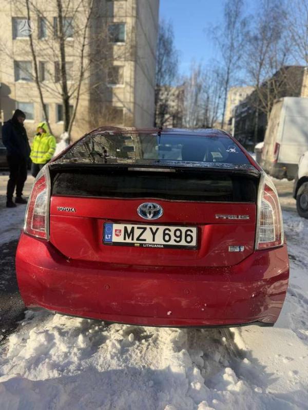 Sarkans Toyota Prius 2012 Viļņa, ar dzinēja tilpumu 1.80 L un nobraukumu 222 tūkst. km par 7500 €, foto 4 vietnē AUTOMOTO.COM.LV