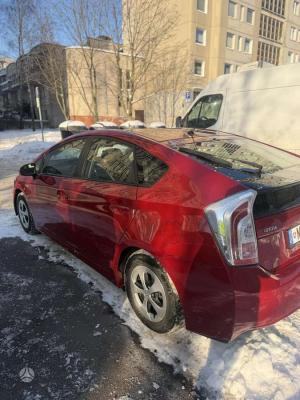 Red Toyota Prius 2012 in Vilnius, with an engine capacity of 1.80 L and mileage of 222 thousand km for 7500 €, photo 5 on AUTOMOTO.COM.LV