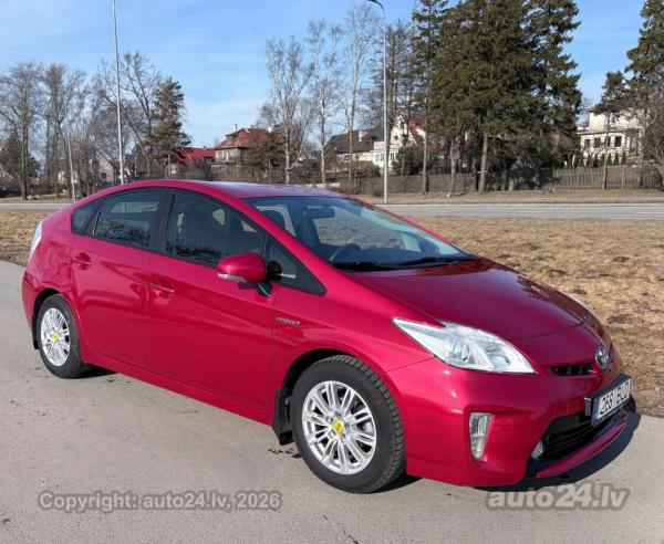 Sarkans Toyota Prius 2012 Tallina, ar dzinēja tilpumu 1.80 L un nobraukumu 0 tūkst. km par 8900 €, foto 1 vietnē AUTOMOTO.COM.LV
