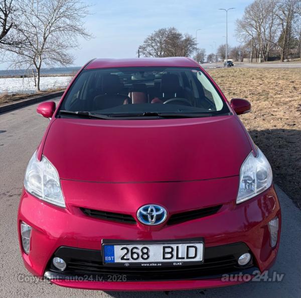 Sarkans Toyota Prius 2012 Tallina, ar dzinēja tilpumu 1.80 L un nobraukumu 0 tūkst. km par 8900 €, foto 2 vietnē AUTOMOTO.COM.LV