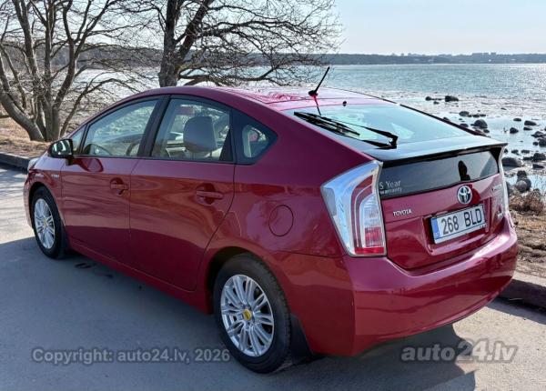 Sarkans Toyota Prius 2012 Tallina, ar dzinēja tilpumu 1.80 L un nobraukumu 0 tūkst. km par 8900 €, foto 5 vietnē AUTOMOTO.COM.LV