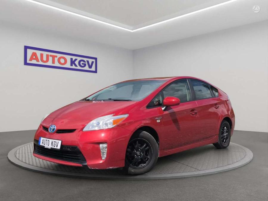 Red Toyota Prius 2012 in Klaipeda, with an engine capacity of 1.80 L and mileage of 297 thousand km for 7999 €, photo 1 on AUTOMOTO.COM.LV