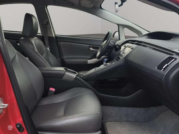 Red Toyota Prius 2012 in Klaipeda, with an engine capacity of 1.80 L and mileage of 297 thousand km for 7999 €, photo 8 on AUTOMOTO.COM.LV