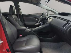 Red Toyota Prius 2012 in Klaipeda, with an engine capacity of 1.80 L and mileage of 297 thousand km for 7999 €, photo 9 on AUTOMOTO.COM.LV