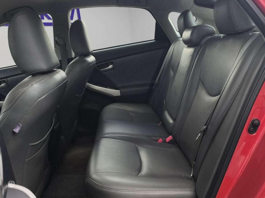 Red Toyota Prius 2012 in Klaipeda, with an engine capacity of 1.80 L and mileage of 297 thousand km for 7999 €, photo 12 on AUTOMOTO.COM.LV