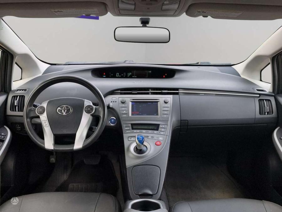 Red Toyota Prius 2012 in Klaipeda, with an engine capacity of 1.80 L and mileage of 297 thousand km for 7999 €, photo 13 on AUTOMOTO.COM.LV
