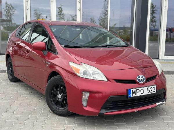Sarkans Toyota Prius 2013 Viļņa, ar dzinēja tilpumu 1.80 L un nobraukumu 339 tūkst. km par 5100 €, foto 1 vietnē AUTOMOTO.COM.LV