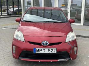 Red Toyota Prius 2013 in Vilnius, with an engine capacity of 1.80 L and mileage of 339 thousand km for 5100 €, photo 3 on AUTOMOTO.COM.LV