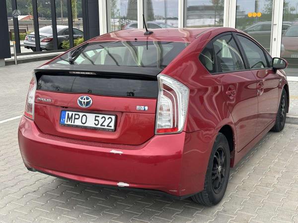 Sarkans Toyota Prius 2013 Viļņa, ar dzinēja tilpumu 1.80 L un nobraukumu 339 tūkst. km par 5100 €, foto 4 vietnē AUTOMOTO.COM.LV