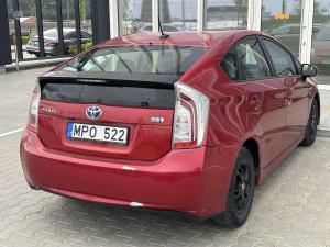 Red Toyota Prius 2013 in Vilnius, with an engine capacity of 1.80 L and mileage of 339 thousand km for 5100 €, photo 5 on AUTOMOTO.COM.LV