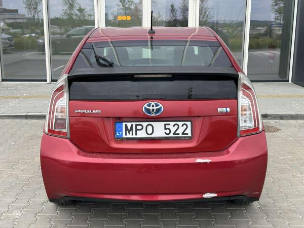 Sarkans Toyota Prius 2013 Viļņa, ar dzinēja tilpumu 1.80 L un nobraukumu 339 tūkst. km par 5100 €, foto 5 vietnē AUTOMOTO.COM.LV