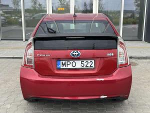 Red Toyota Prius 2013 in Vilnius, with an engine capacity of 1.80 L and mileage of 339 thousand km for 5100 €, photo 6 on AUTOMOTO.COM.LV