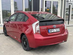 Red Toyota Prius 2013 in Vilnius, with an engine capacity of 1.80 L and mileage of 339 thousand km for 5100 €, photo 7 on AUTOMOTO.COM.LV