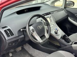 Red Toyota Prius 2013 in Vilnius, with an engine capacity of 1.80 L and mileage of 339 thousand km for 5100 €, photo 8 on AUTOMOTO.COM.LV