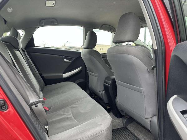 Sarkans Toyota Prius 2013 Viļņa, ar dzinēja tilpumu 1.80 L un nobraukumu 339 tūkst. km par 5100 €, foto 10 vietnē AUTOMOTO.COM.LV