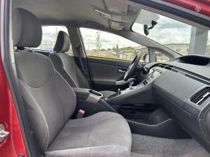 Red Toyota Prius 2013 in Vilnius, with an engine capacity of 1.80 L and mileage of 339 thousand km for 5100 €, photo 12 on AUTOMOTO.COM.LV