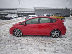 Red Toyota Prius 2015 in Vilnius, with an engine capacity of 1.80 L and mileage of 138 thousand km for 8200 €, photo 2 on AUTOMOTO.COM.LV
