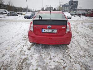 Red Toyota Prius 2015 in Vilnius, with an engine capacity of 1.80 L and mileage of 138 thousand km for 8200 €, photo 4 on AUTOMOTO.COM.LV