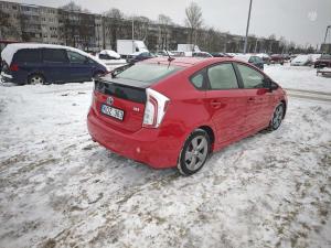 Red Toyota Prius 2015 in Vilnius, with an engine capacity of 1.80 L and mileage of 138 thousand km for 8200 €, photo 5 on AUTOMOTO.COM.LV