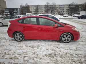 Red Toyota Prius 2015 in Vilnius, with an engine capacity of 1.80 L and mileage of 138 thousand km for 8200 €, photo 6 on AUTOMOTO.COM.LV