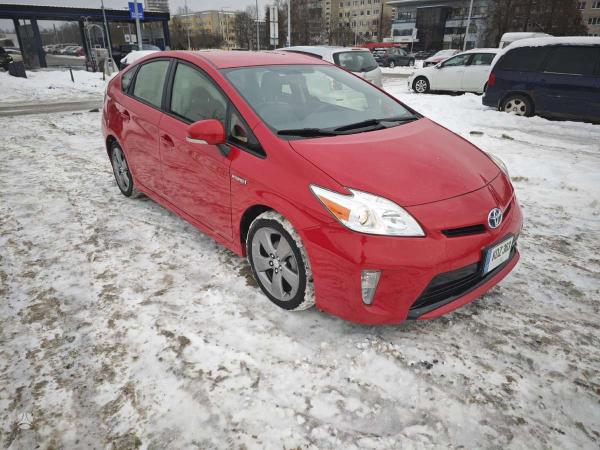 Red Toyota Prius 2015 in Vilnius, with an engine capacity of 1.80 L and mileage of 138 thousand km for 8200 €, photo 7 on AUTOMOTO.COM.LV