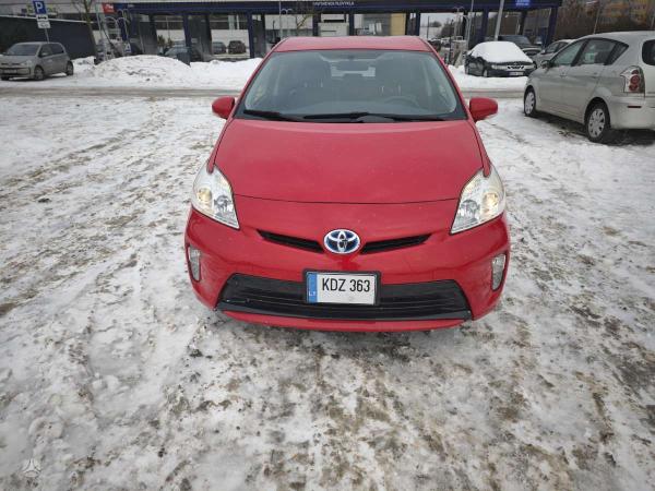 Red Toyota Prius 2015 in Vilnius, with an engine capacity of 1.80 L and mileage of 138 thousand km for 8200 €, photo 8 on AUTOMOTO.COM.LV