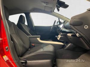 Красный Тойота Приус 2016 в Таллин, объемом двигателя 1.80 л и пробегом 182 тыс. км за 11990 €, фото 7 на AUTOMOTO.COM.LV